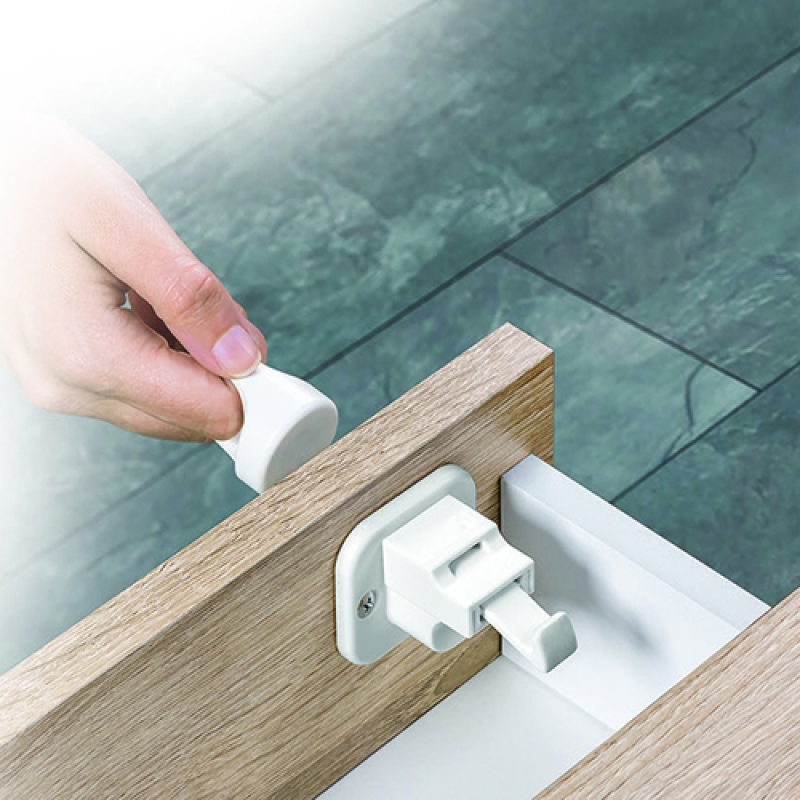 Magnetic drawer lock store